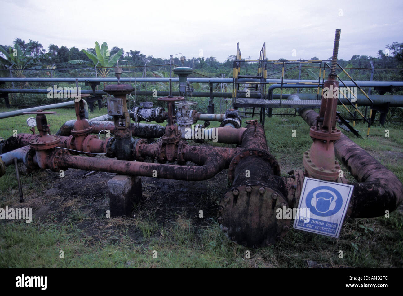 Oil flow station nigeria hi-res stock photography and images - Alamy