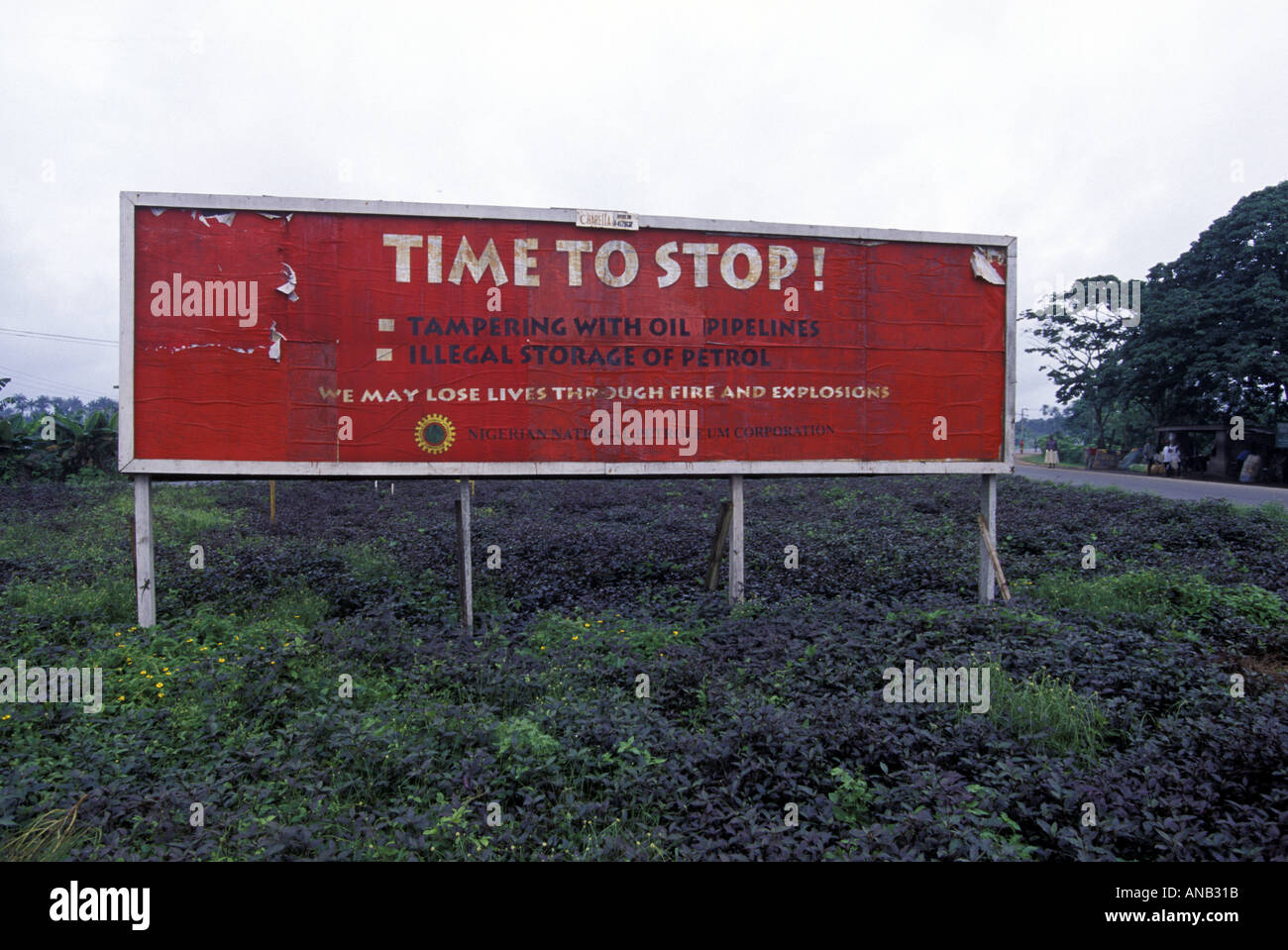 Shell oil advert hi-res stock photography and images - Alamy
