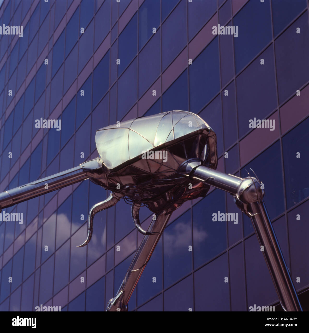 Metal sculpture of Martian from HG Wells War Of The Worlds story Statue ...