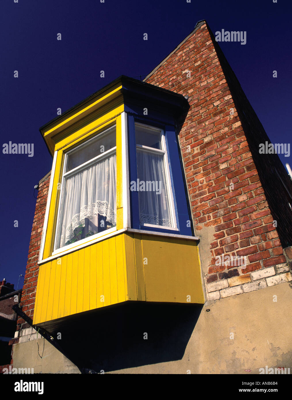 Yellow Terrace House Bay window Northern England Stock Photo - Alamy