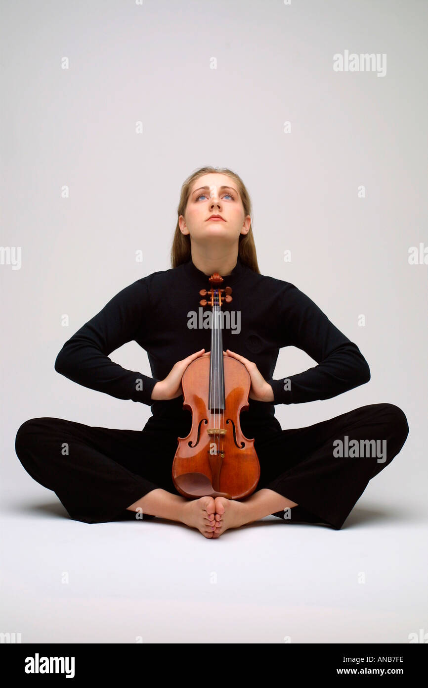 Portrait violin hi-res stock photography and images - Alamy