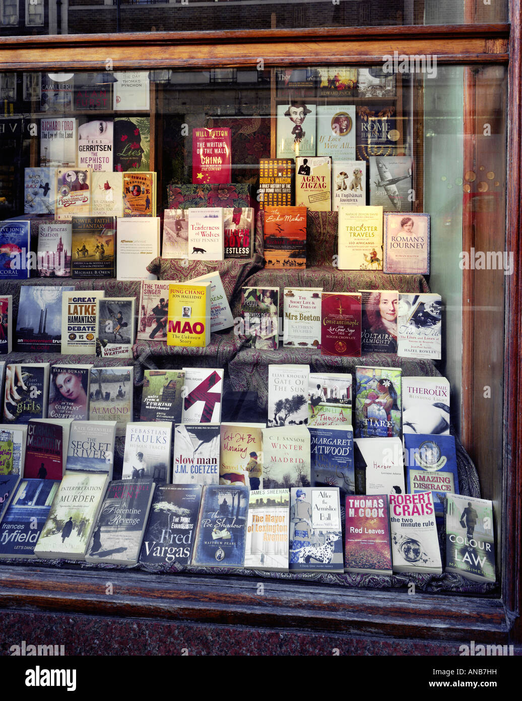 Book shop window hi-res stock photography and images - Alamy