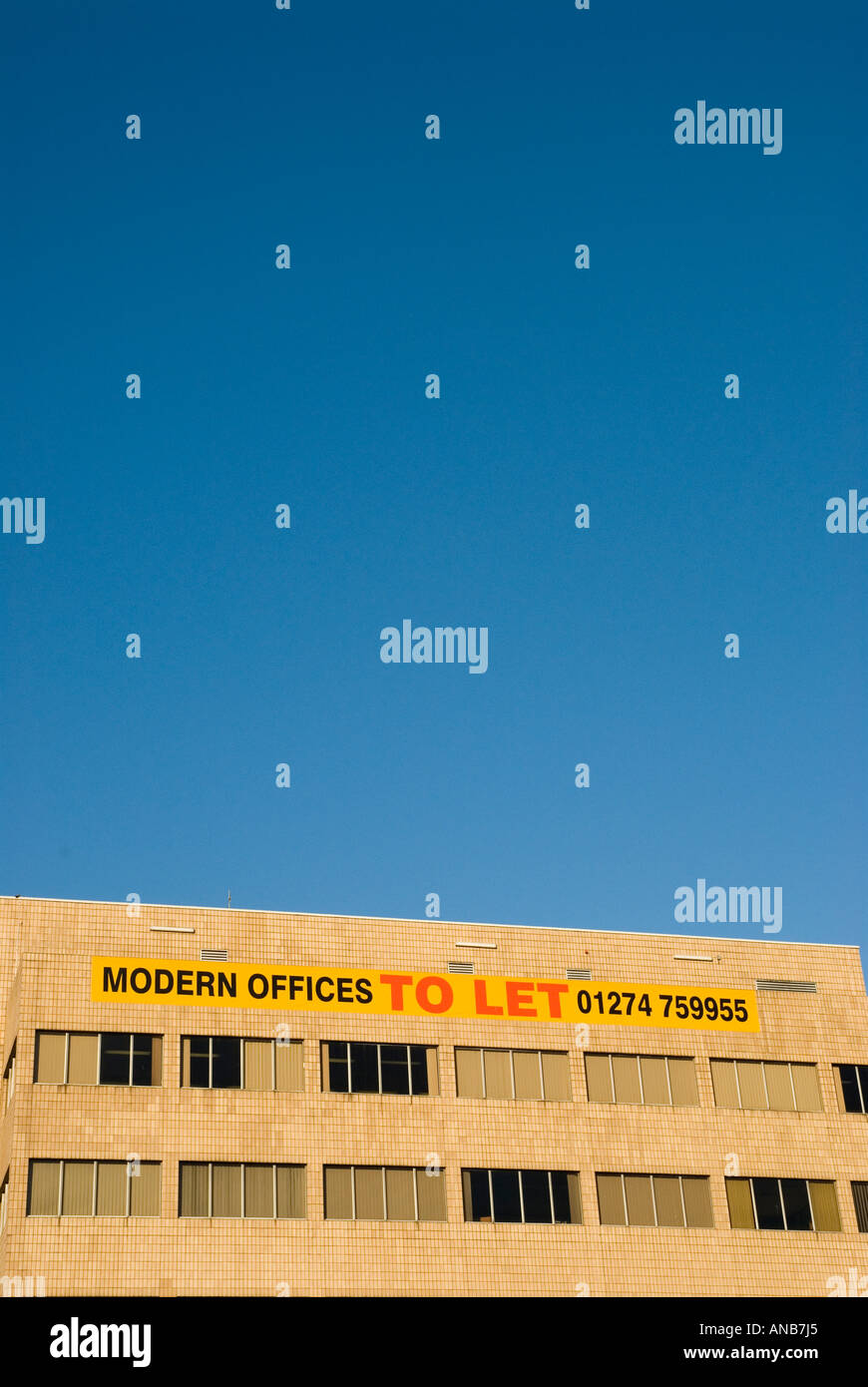 Modern offices to let sign on the top of an office block Stock Photo ...