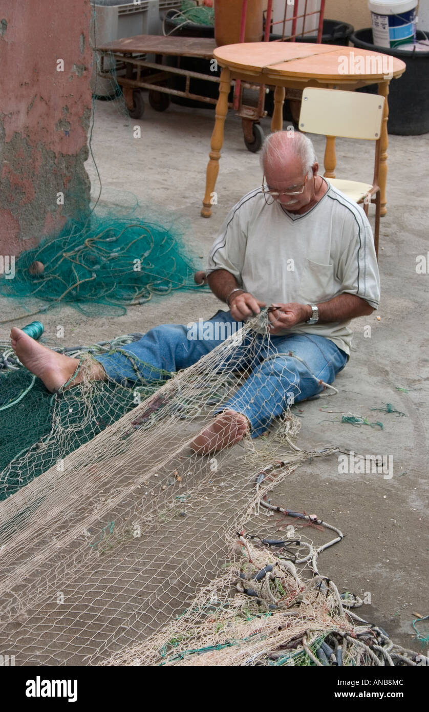 Spanish fisherman mending nets on Gran Canaria Stock Photo - Alamy