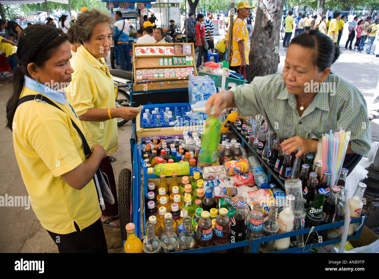 Soft drink seller in Sanam Luang park, near the Grand Palace, in ...