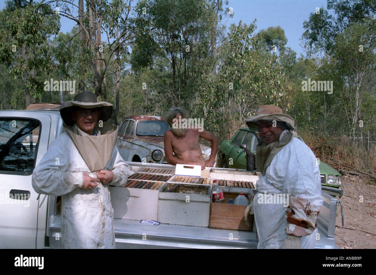 Male bee keepers hi-res stock photography and images - Alamy