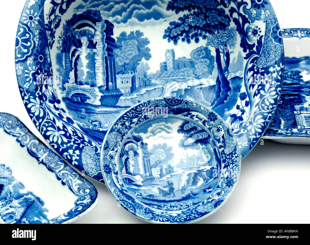 Spode copeland willow pattern pottery hi-res stock photography and ...