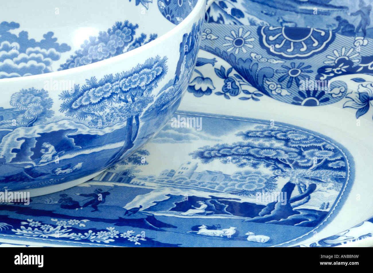 Spode Copeland Willow Pattern pottery Stock Photo - Alamy