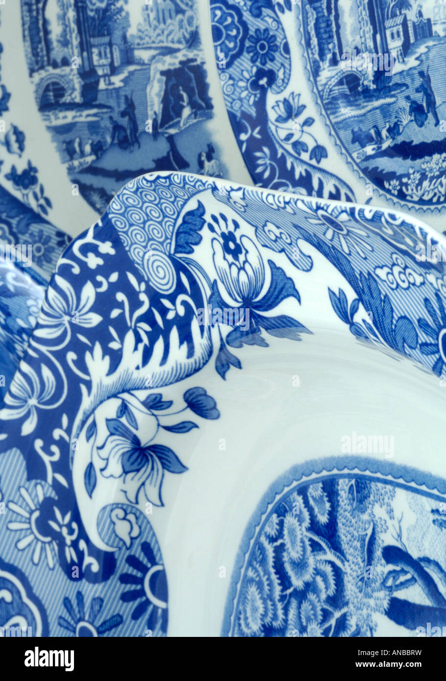 Spode Copeland Willow Pattern pottery Stock Photo - Alamy