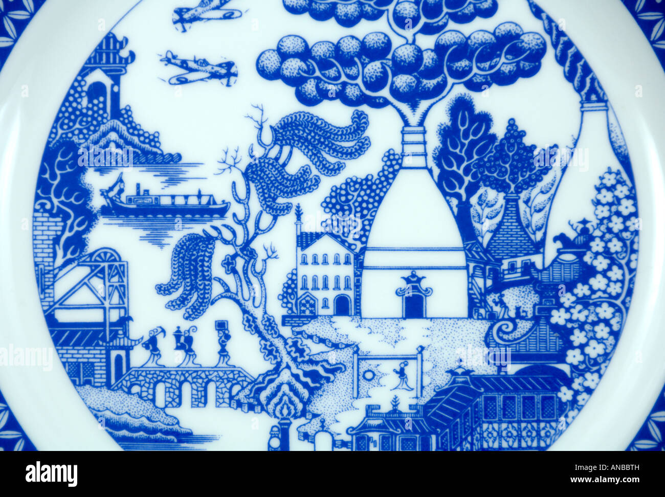 THE POTTERIES WILLOW PATTERN Plate by the Gladstone Pottery Museum ...