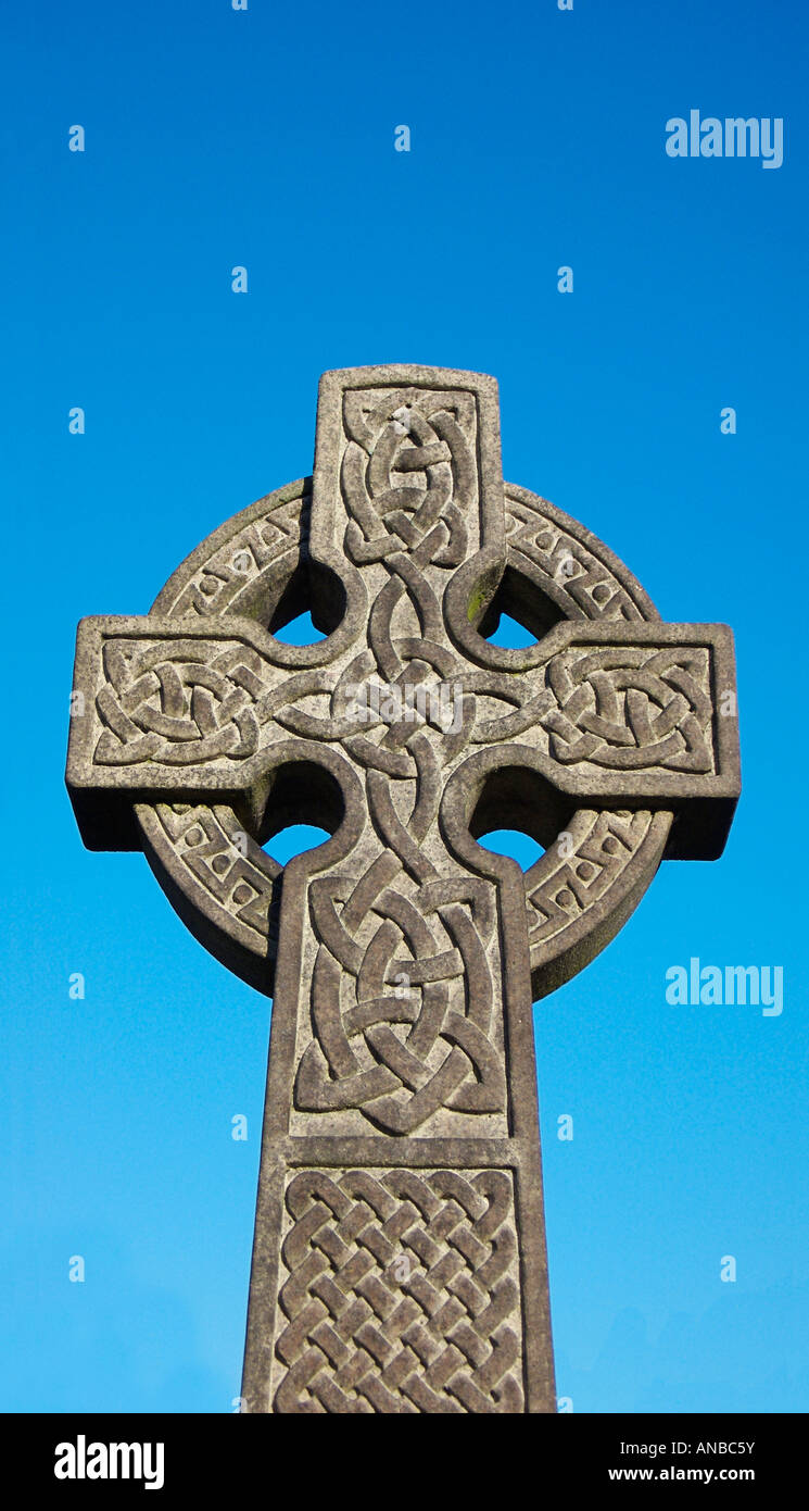 Celtic cross Victorian gothic tombstone in Brompton cemetery London ...