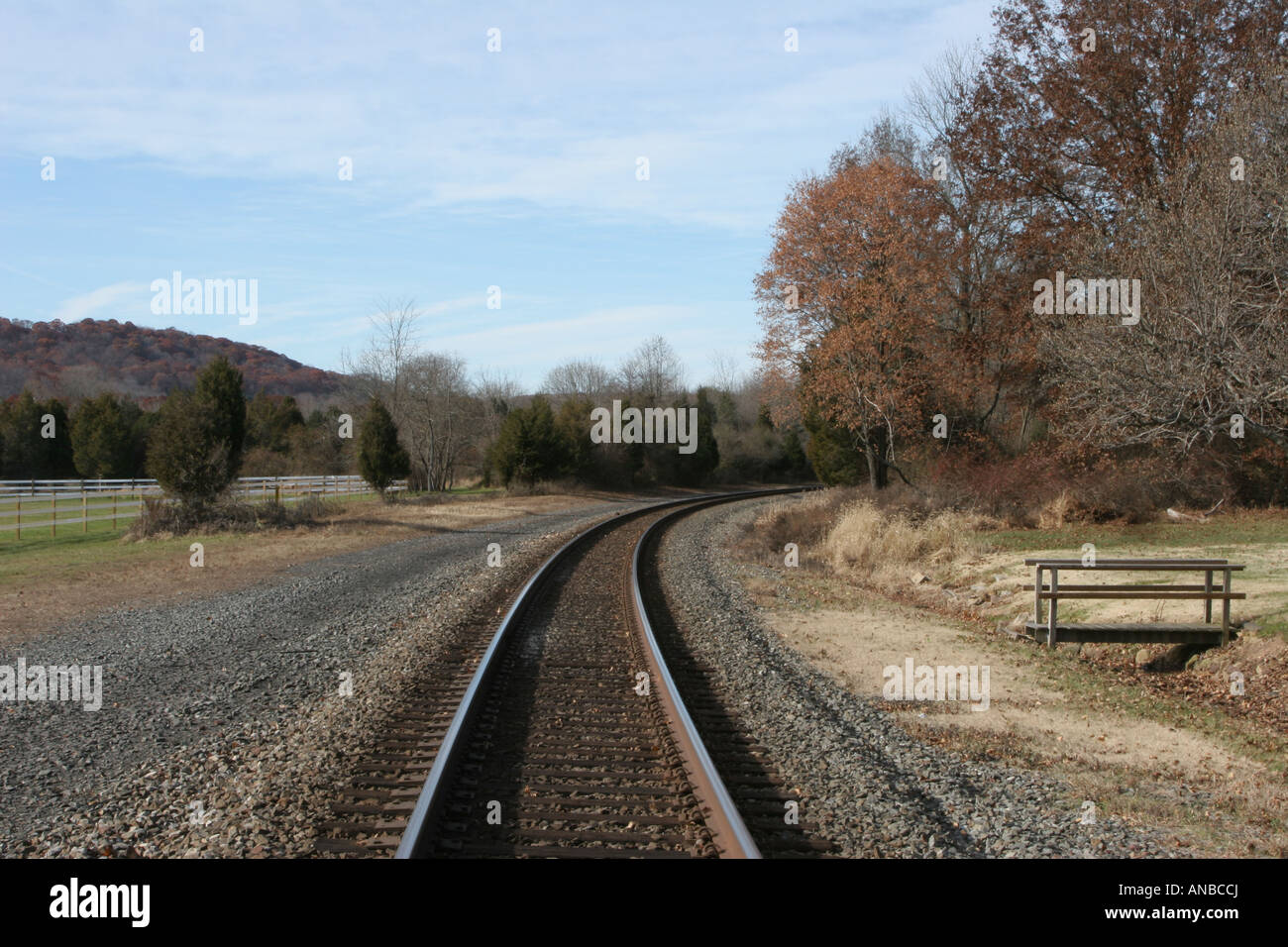 Curved railroad track Stock Photo - Alamy Curved railroad track Stock Photo - Alamy