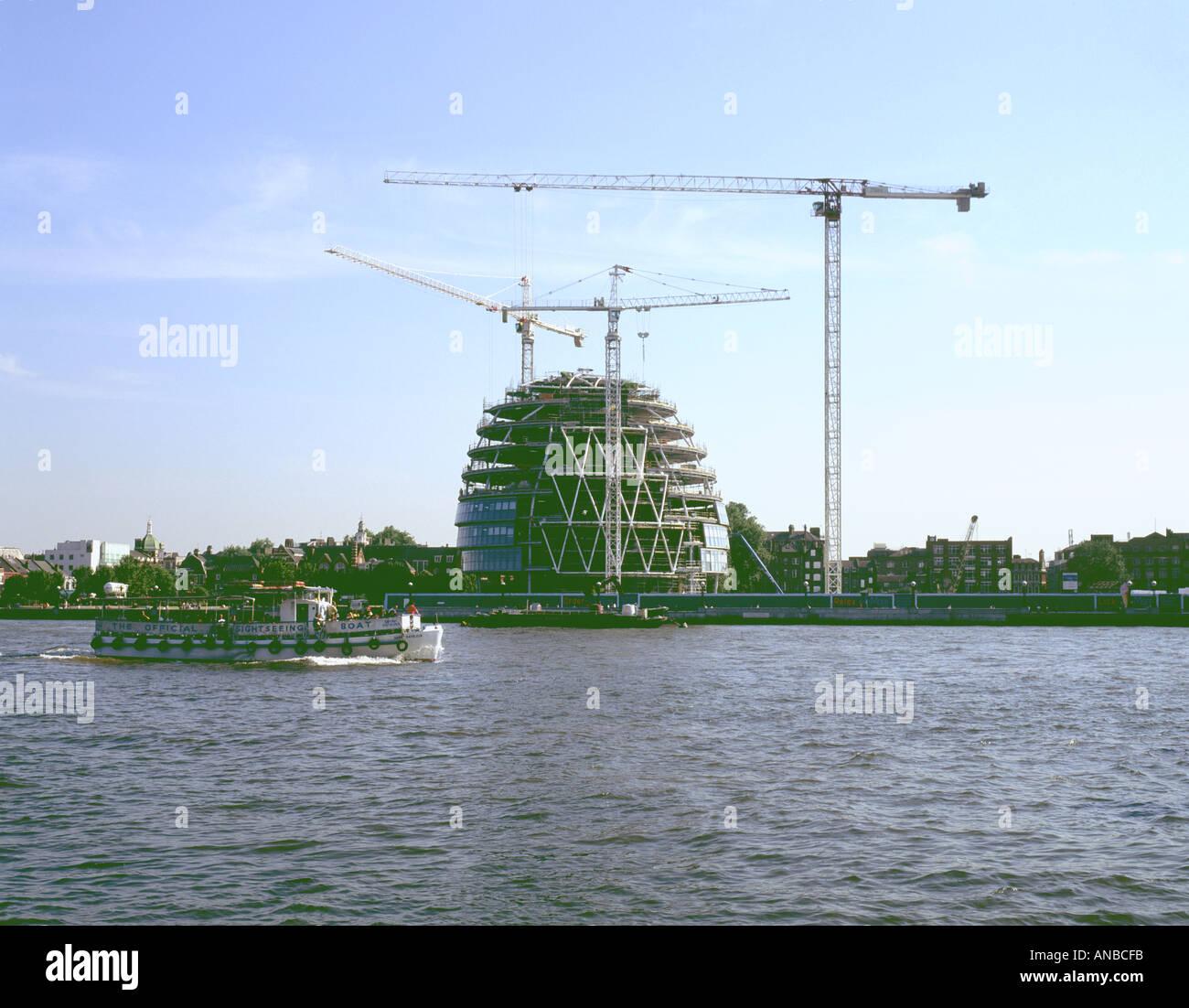 London skyline 2001 hi-res stock photography and images - Alamy