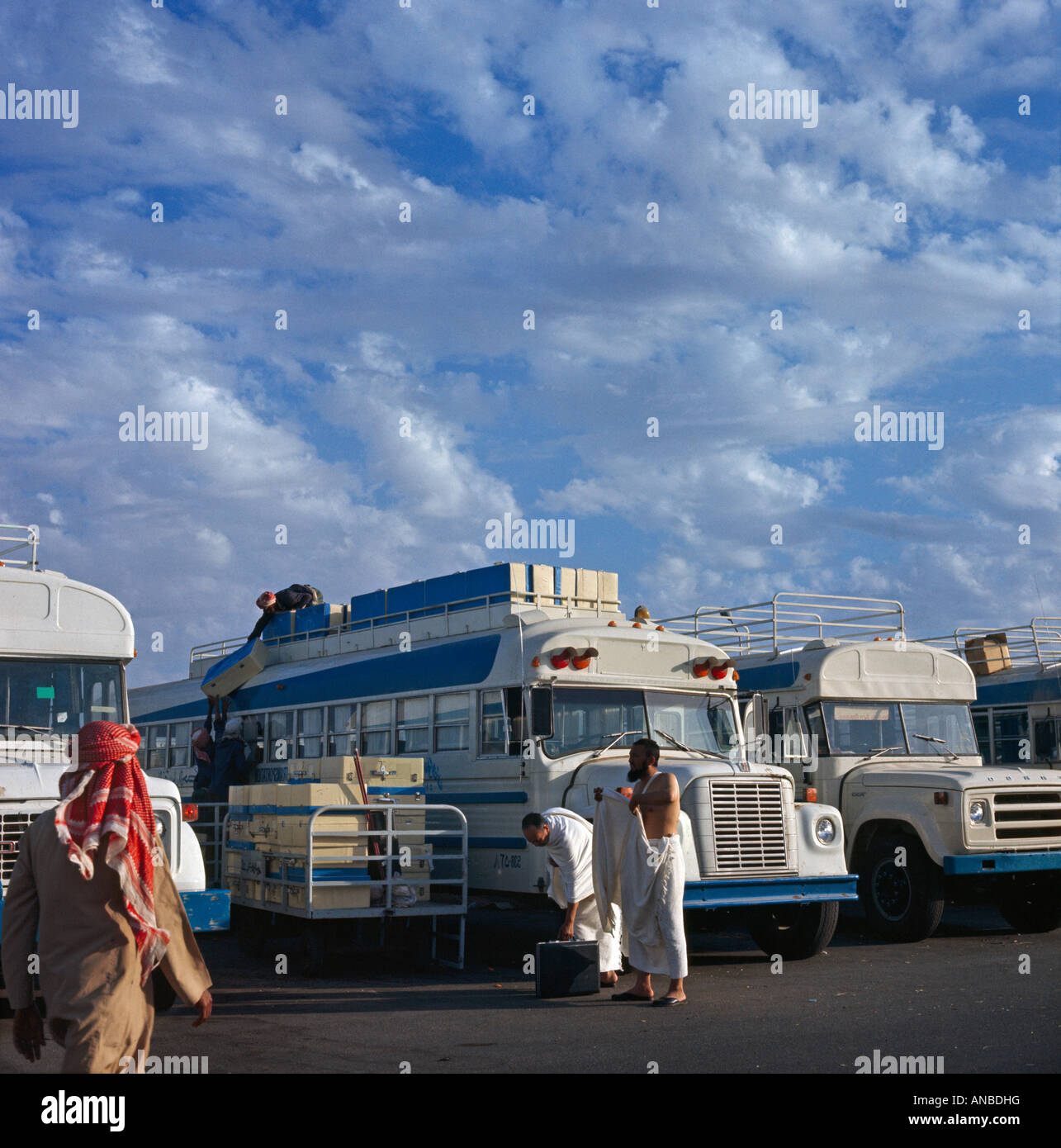 Buses and pilgrims Jeddah Saudi Arabia Stock Photo - Alamy