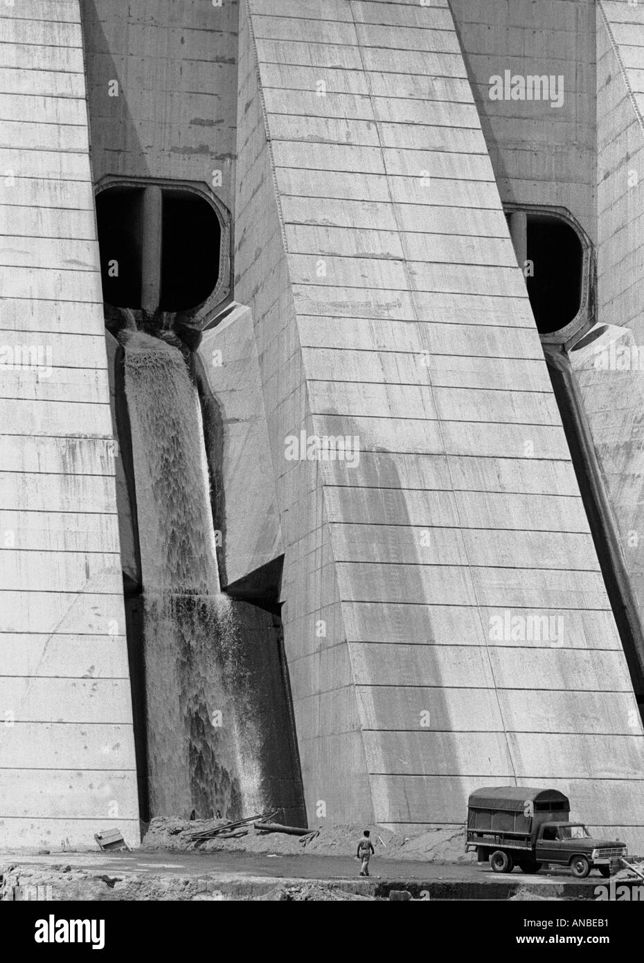 Guri dam venezuela Black and White Stock Photos & Images - Alamy