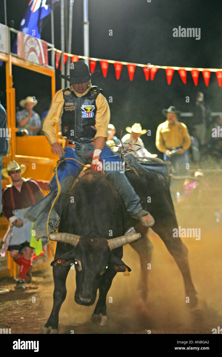 Bull riding mt isa rodeo hi-res stock photography and images - Alamy