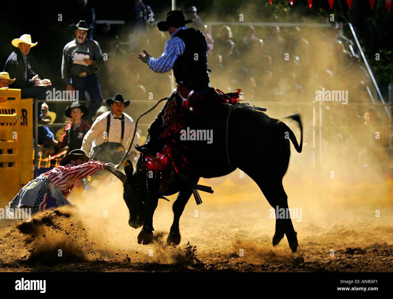 Bull riding mt isa rodeo hi-res stock photography and images - Alamy