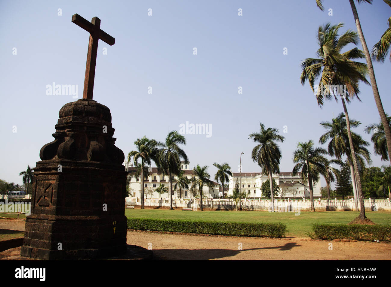 A stone cross in Old Goa, a more or less abandoned city in the tropics ...