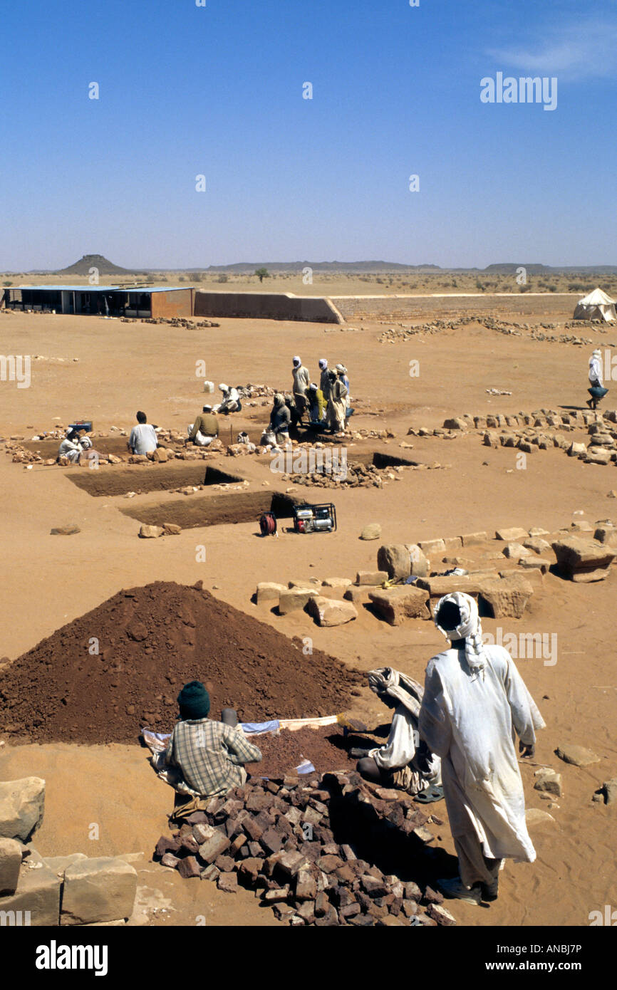 Artefacts dig hi-res stock photography and images - Alamy