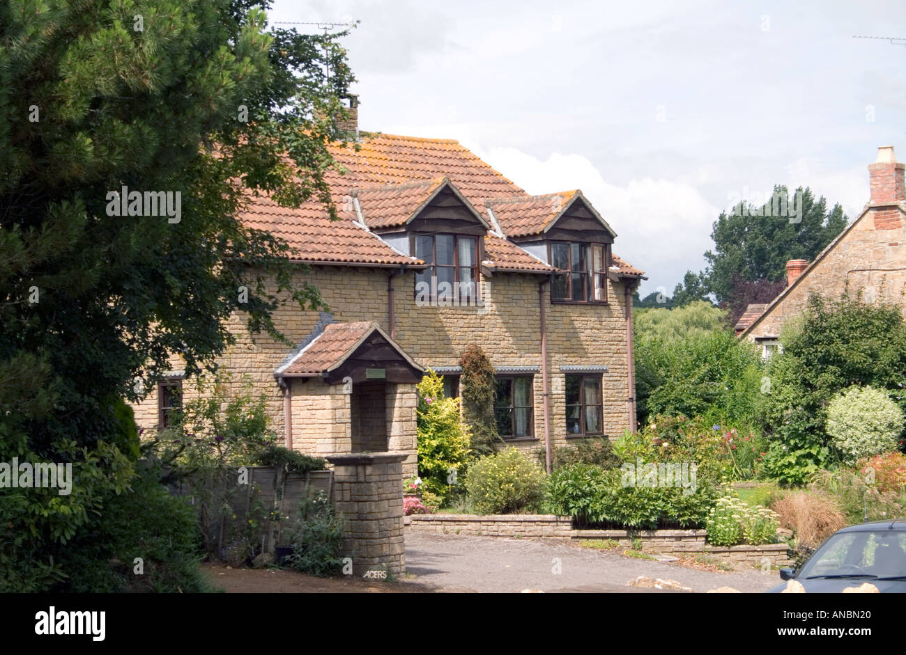 Modern 1983 imitation hamstone house hi-res stock photography and ...