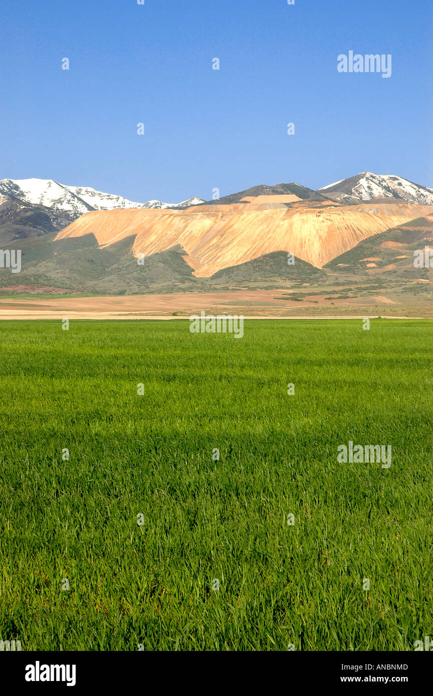 Slag pile hi-res stock photography and images - Alamy