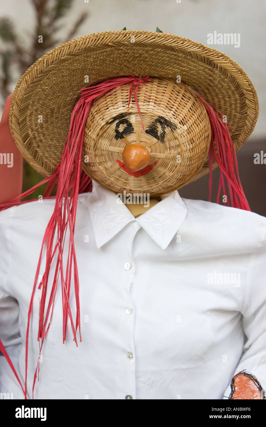Straw figure hi-res stock photography and images - Alamy