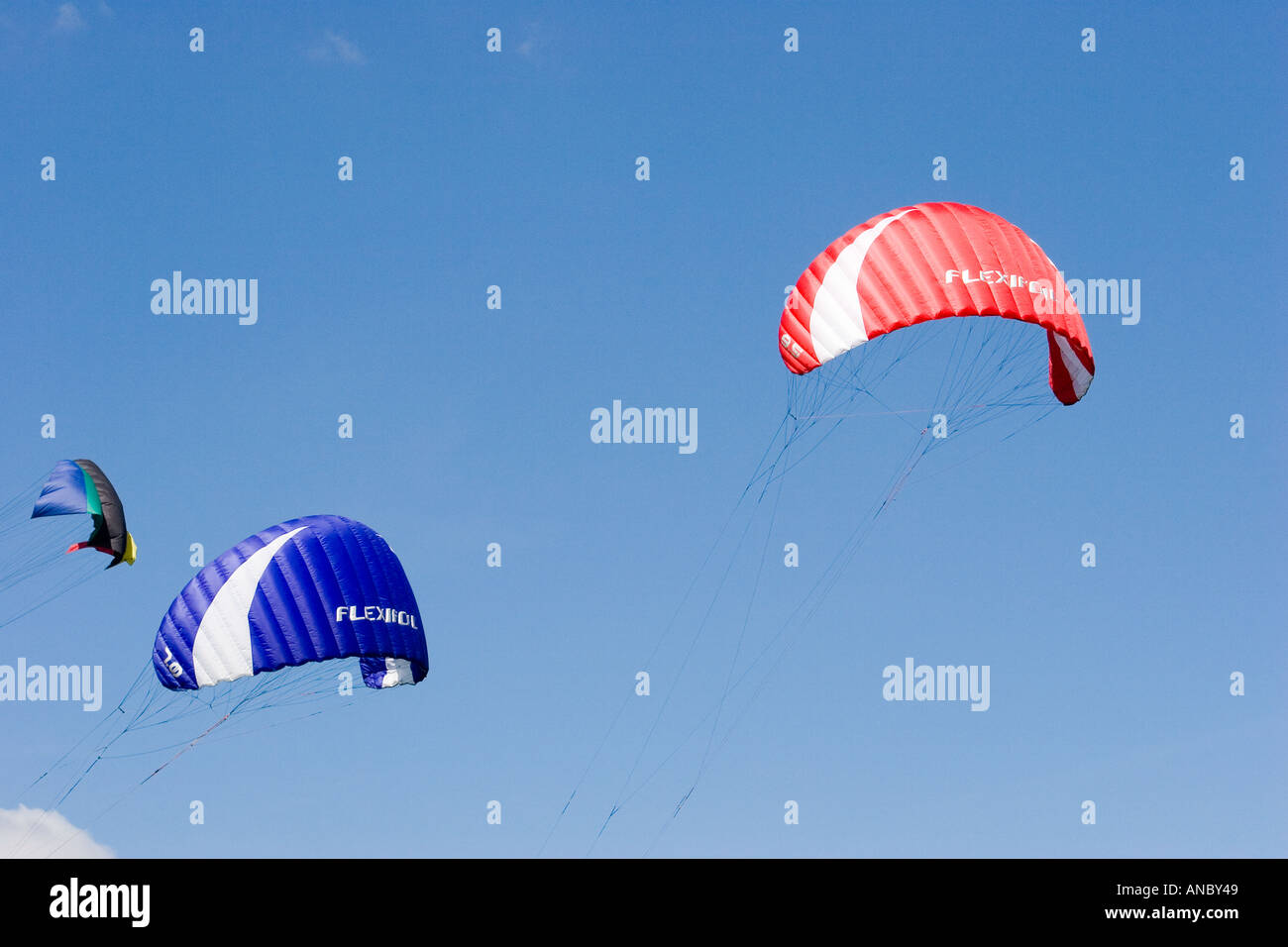 Flying kites stunt hi-res stock photography and images - Alamy