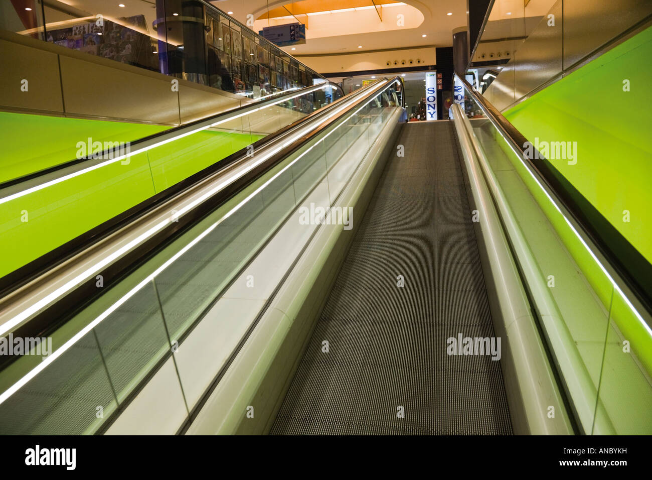 Mechanical walkway ramp escalator hi-res stock photography and images ...