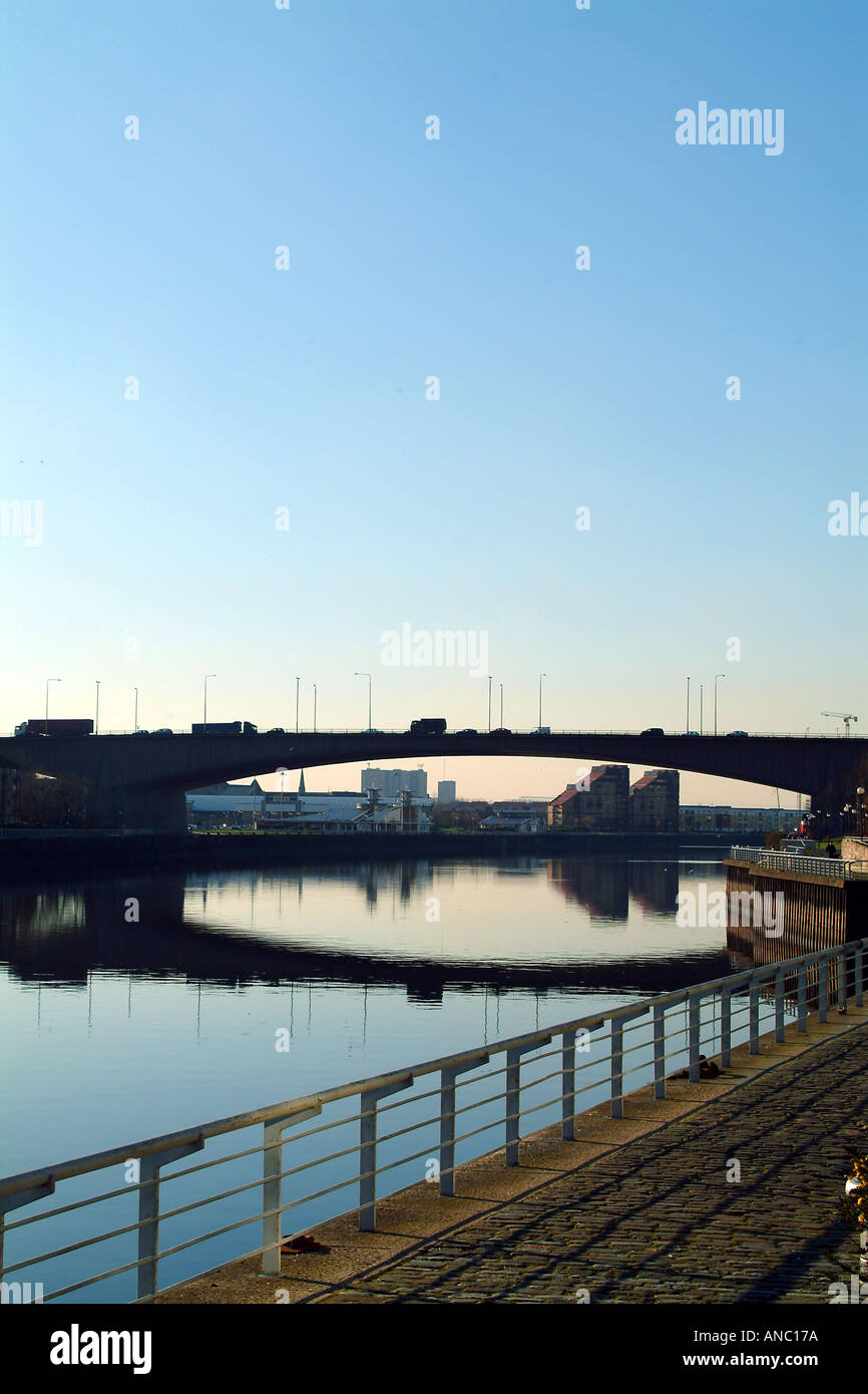 Glasgow Kingston Bridge carrying the M8 motorway over the river Clyde ...