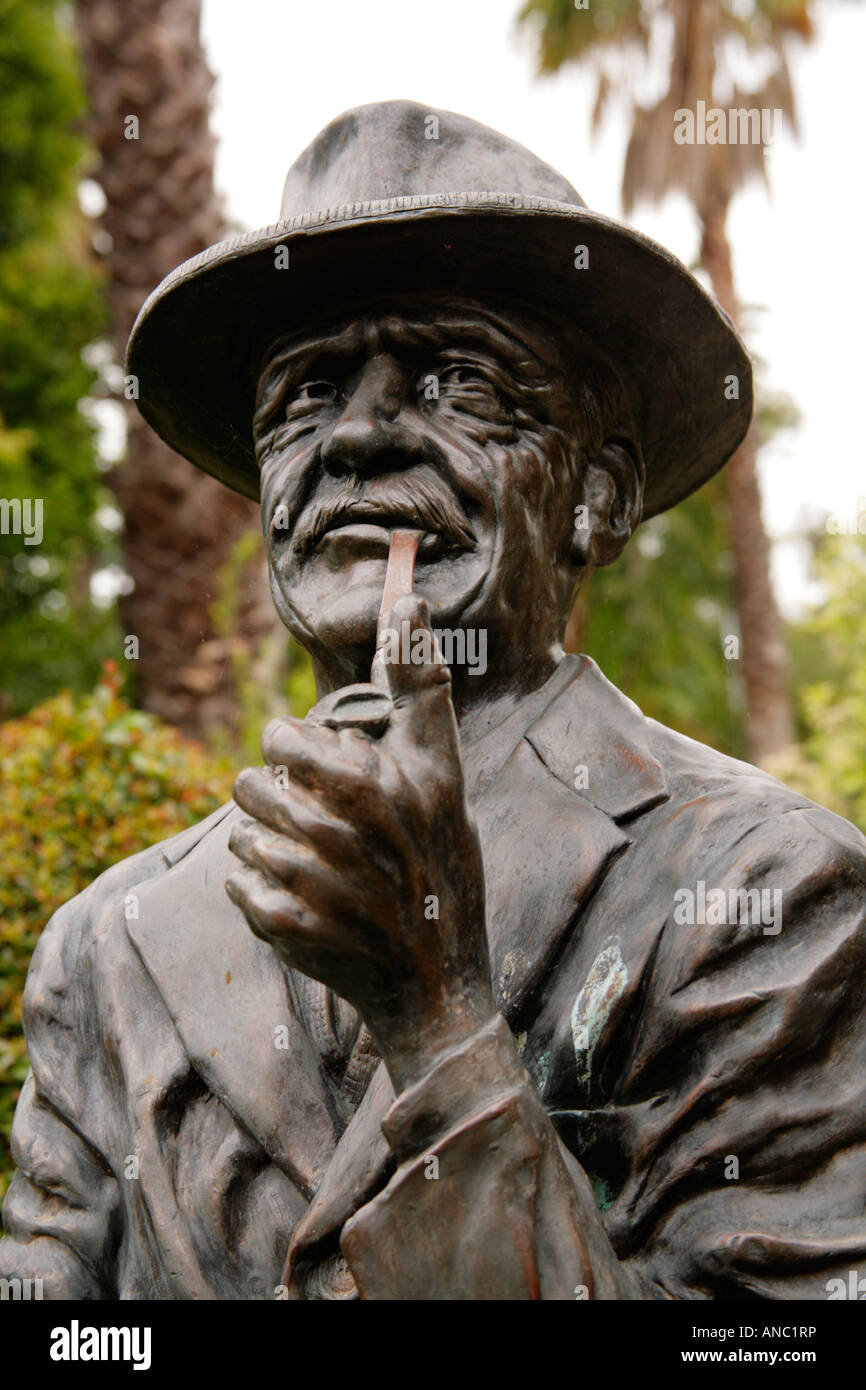 Sculpture of A.B.Banjo Paterson outside Rockend Cottage, Sydney,onetime ...