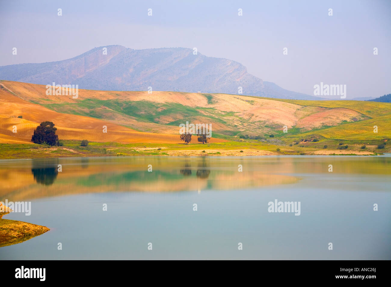 Scenic Lake With Mountains In Background Hi res Stock Photography And scenic-lake-with-mountains-in-background-hi-res-stock-photography-and