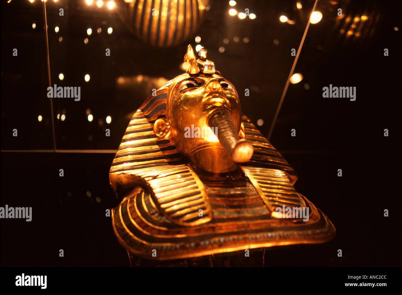 Egyptian pharaoh tutankhamun hi-res stock photography and images - Alamy