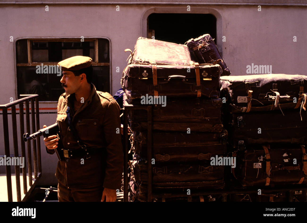 An Egyptian soldier armed with automatic machine gun stands guard at ...