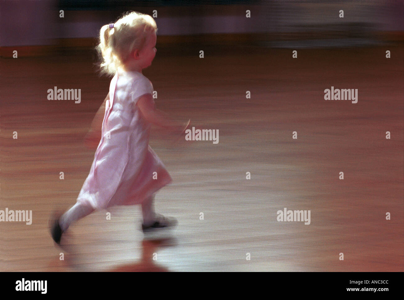 Party panning hi-res stock photography and images - Alamy