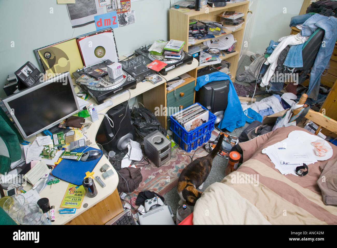 Bedroom and mess hi-res stock photography and images - Alamy