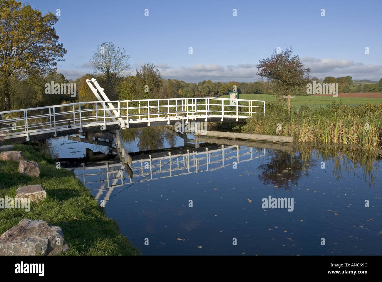 Lift bridge across the Grand Western Canal near Halberton, Devon Stock ...