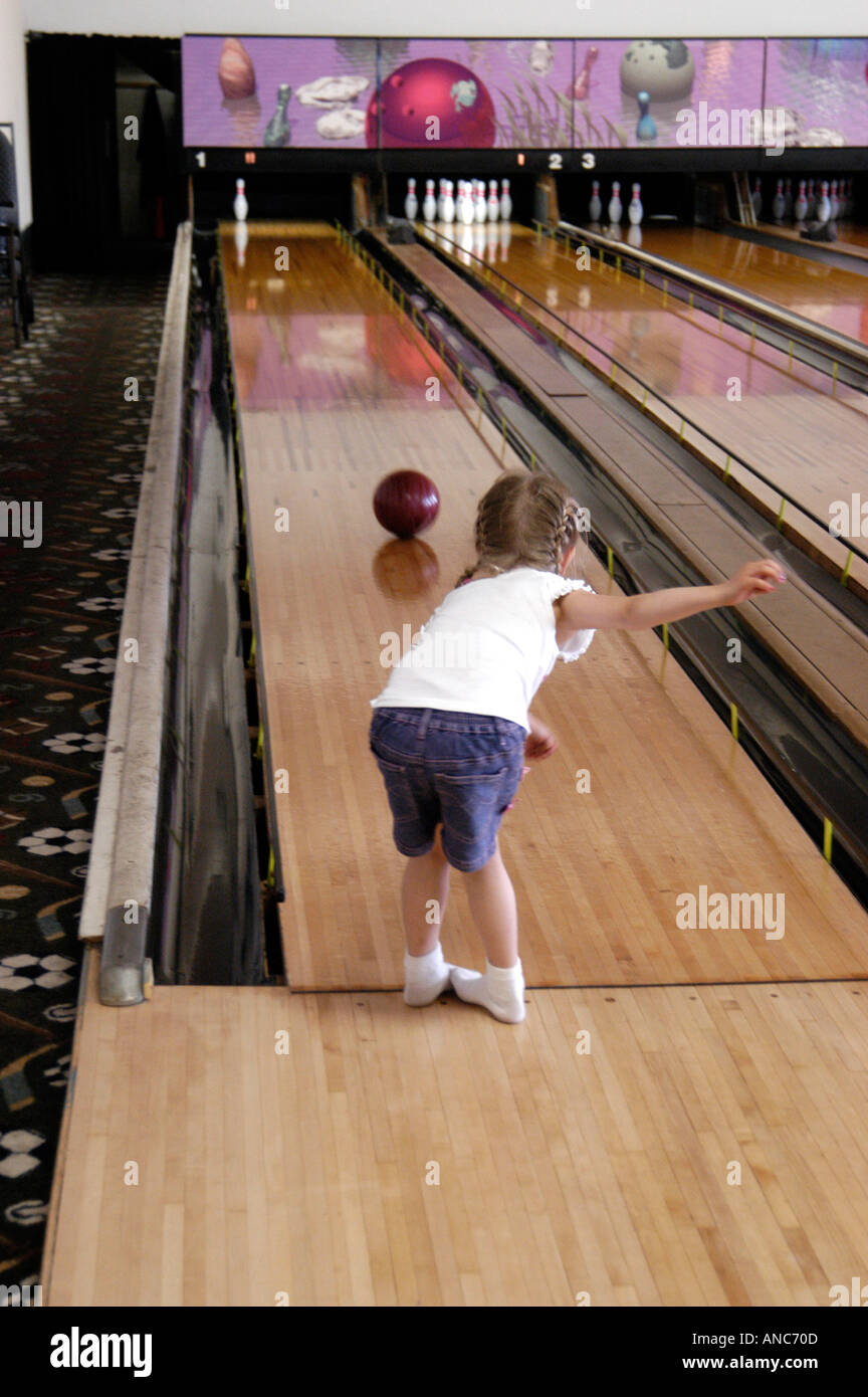Bowling children hi-res stock photography and images - Alamy