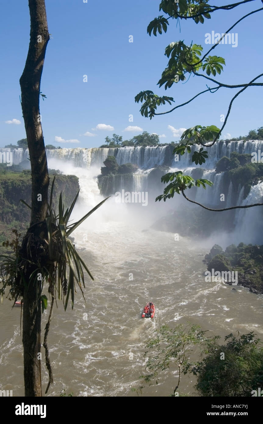 Parque nacional iguazú boat hi-res stock photography and images - Alamy