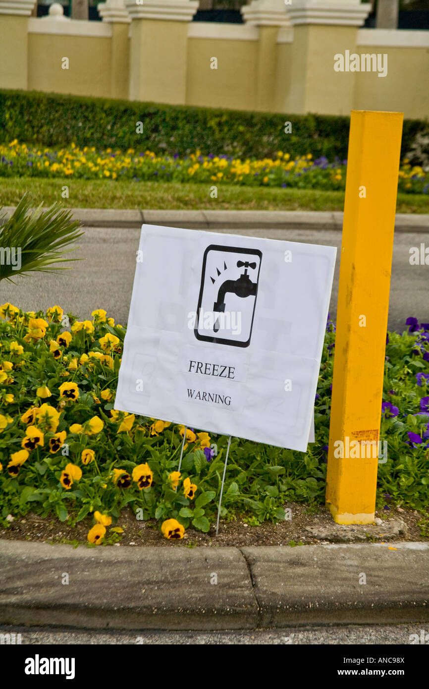 Sign warning Florida residents of a winter freeze Stock Photo - Alamy
