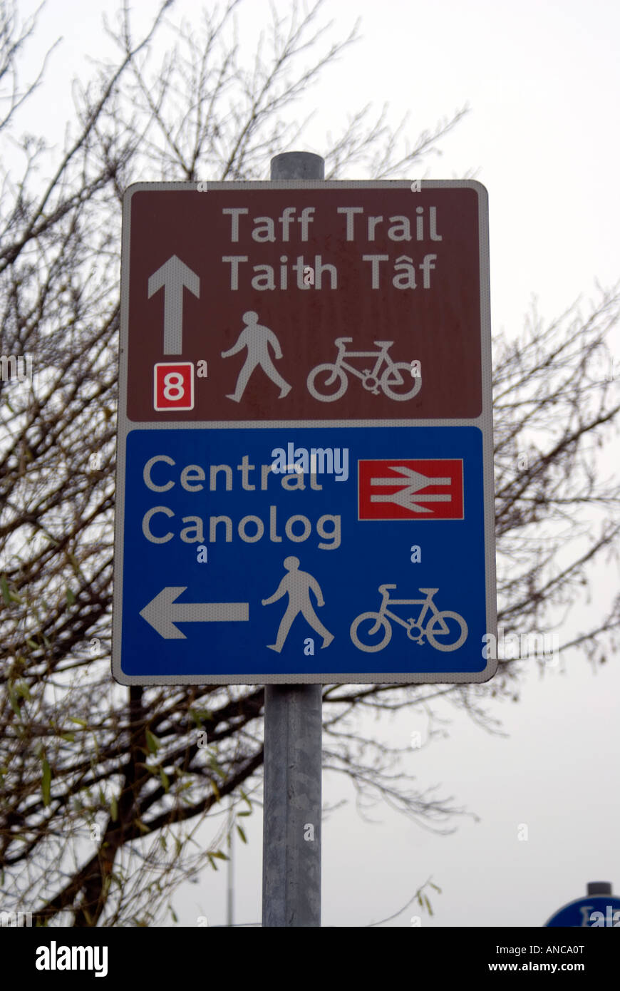 Sustrans cycle path way sign hi-res stock photography and images - Alamy