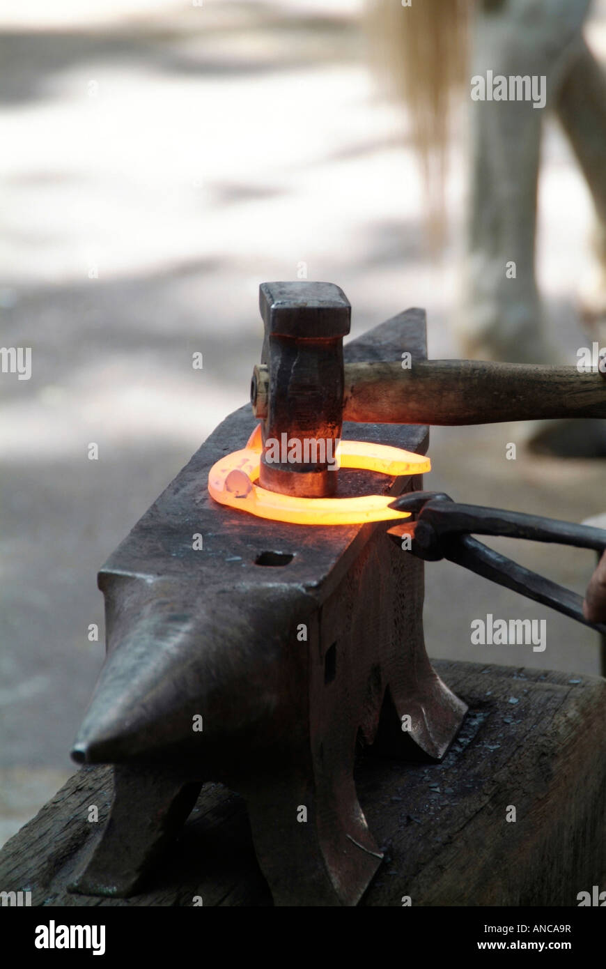 blacksmith red hot metal horseshoe anvil hammer Stock Photo - Alamy