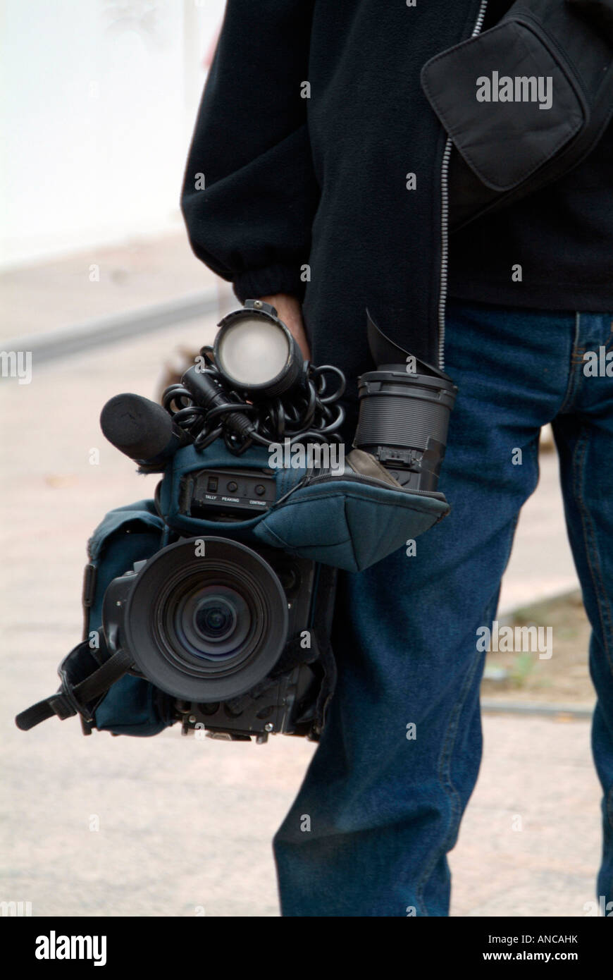 tv camera cameraman man television news crew Stock Photo - Alamy