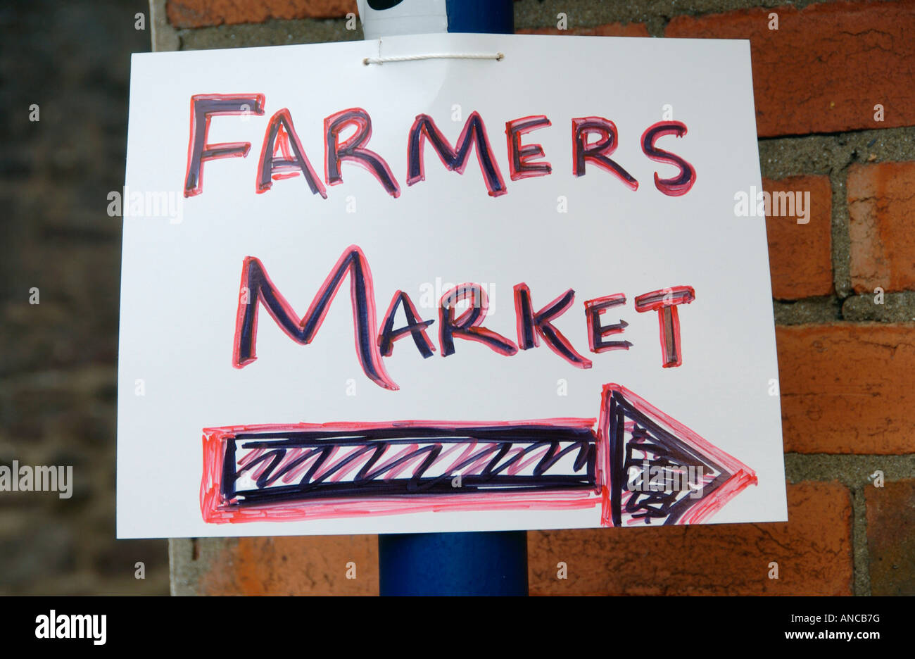 Generic home made sign for FARMERS MARKET UK Stock Photo - Alamy