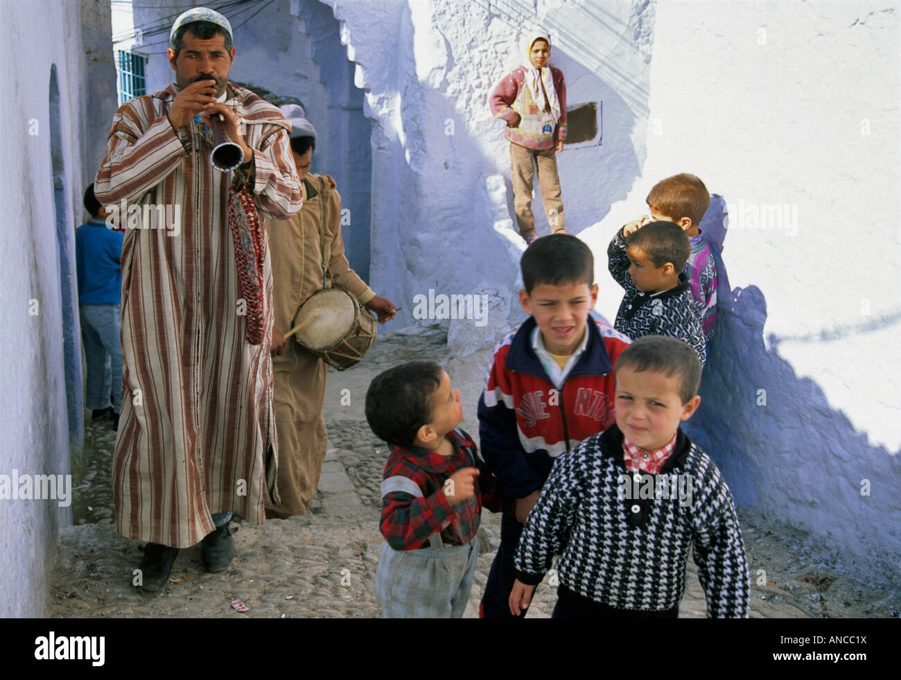 Moroccan children moroccan children boys hi-res stock photography and ...