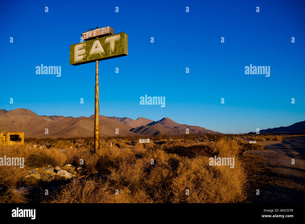 California highway 395 road sign hi-res stock photography and images ...