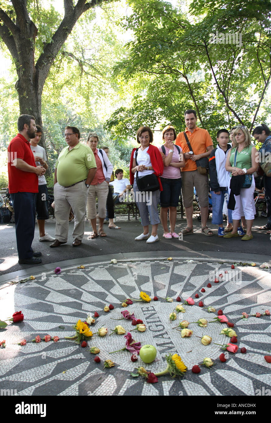 manhattan john lennon memorial central park strawberry fields Stock ...