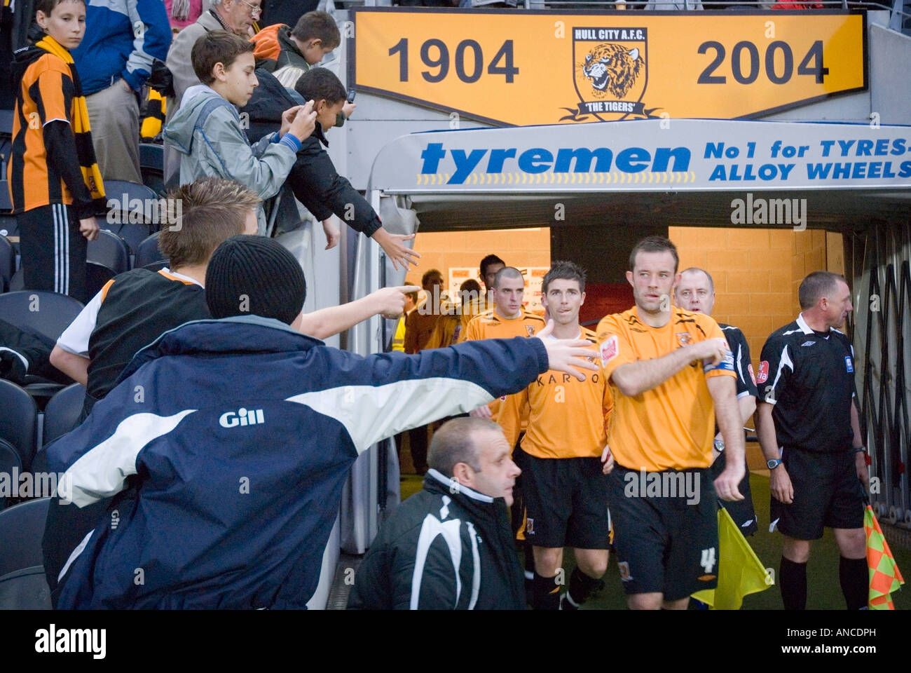 Ian Ashbee leading Hull out for the second half, Hull City 3 Preston ...