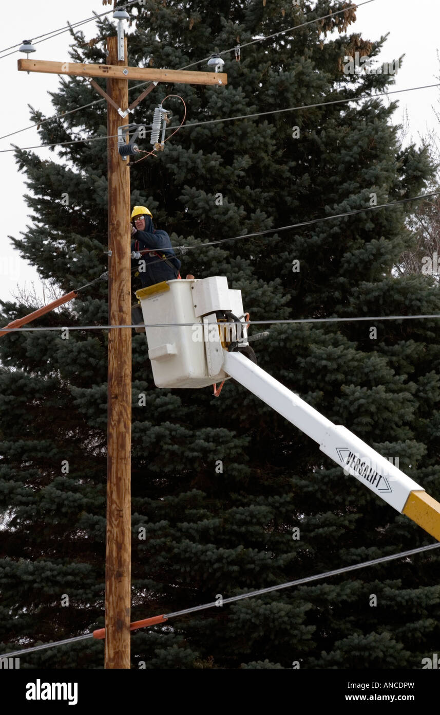 lineman working on electric power line Stock Photo - Alamy
