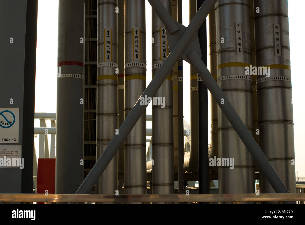 Oil leak ship hi-res stock photography and images - Alamy