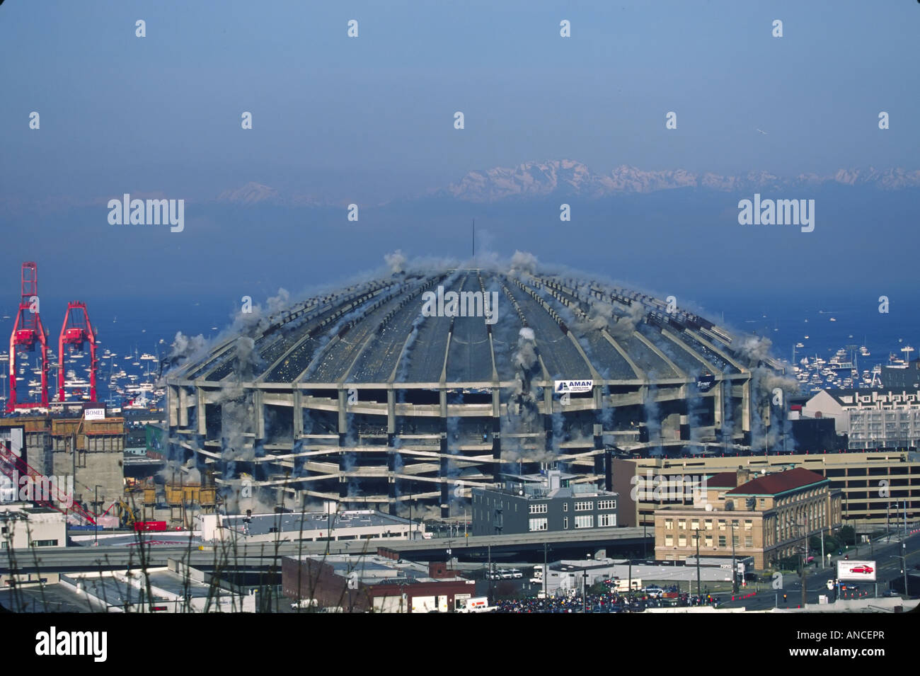 Kingdome demolition hi-res stock photography and images - Alamy